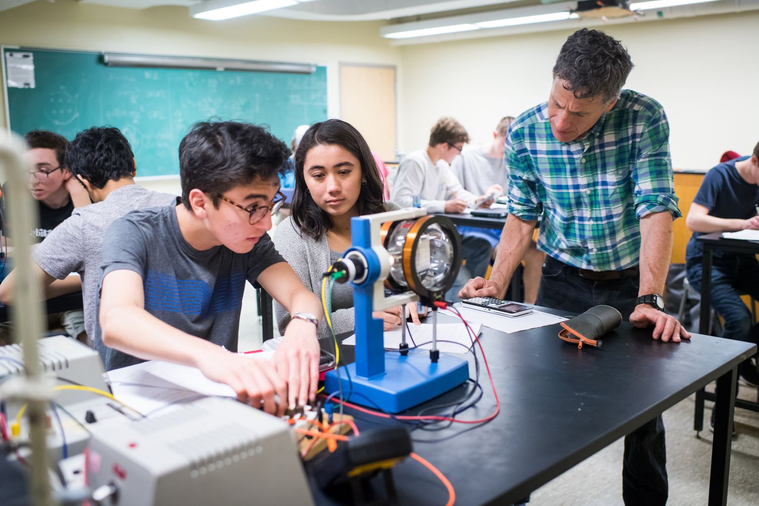 Physics Tutoring in Dubai & Teachers | Discover Learning
